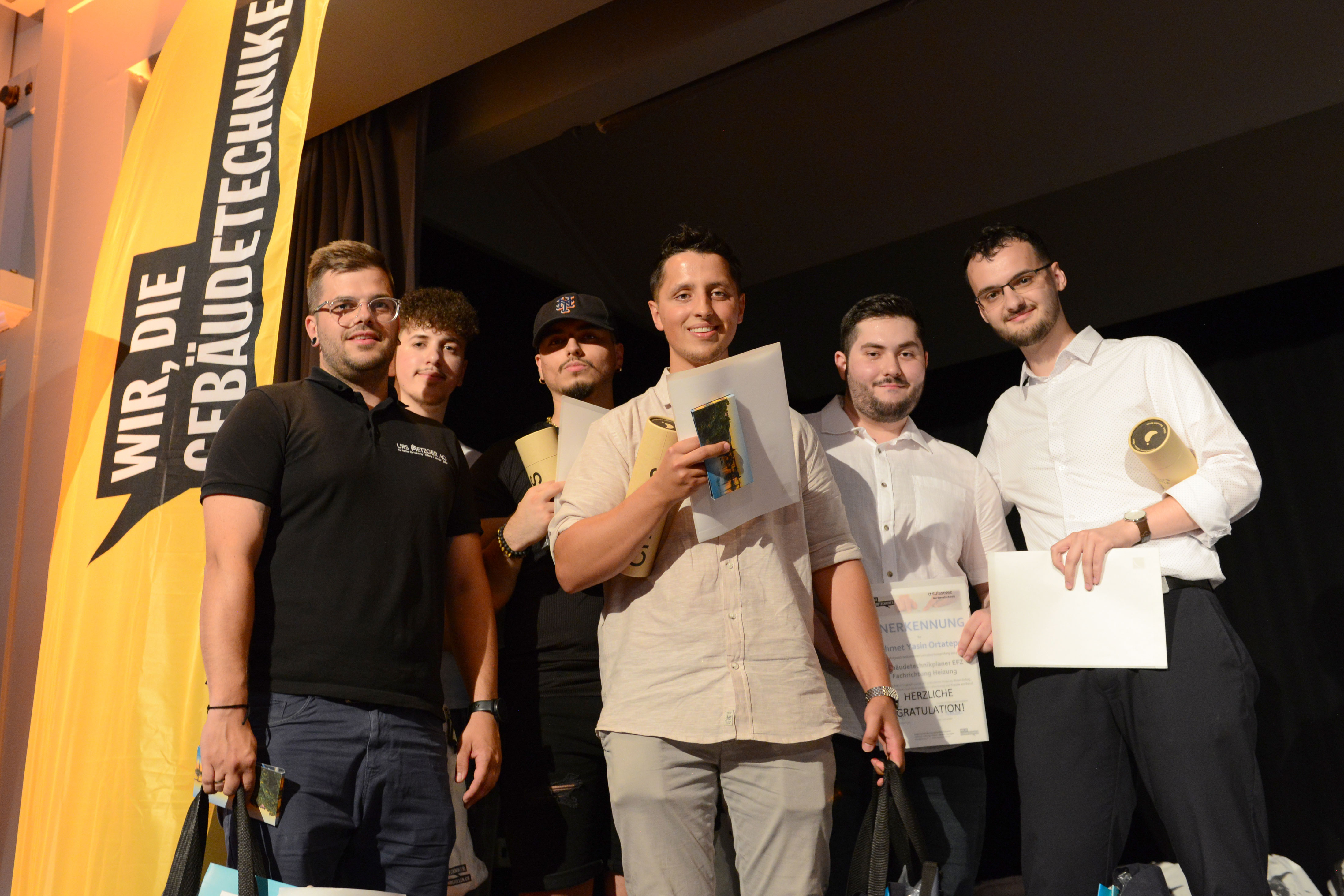 Herzliche Gratulation den frisch gebackenen Gebäudetechnikern und Gebäudetechnikerinnen ...